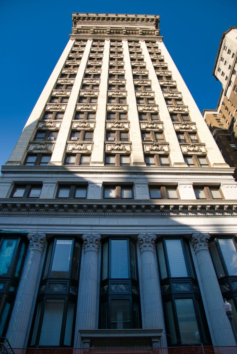 Image for Highrises: The Art and History of Classic Skyscrapers