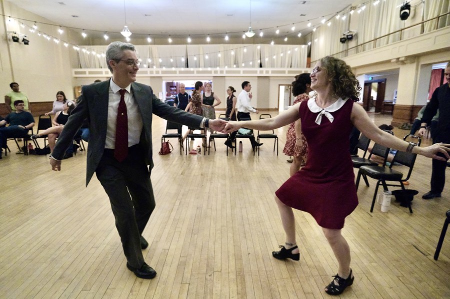 February Level 1: Learn to Swing Dance! Lindy Hop Basics – Naptown Stomp